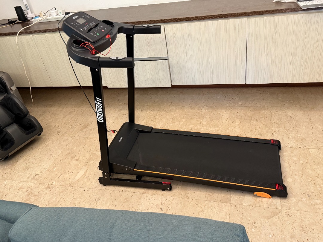 OneTwoFit 2.5HP Foldable Treadmill, Sports Equipment, Exercise ...