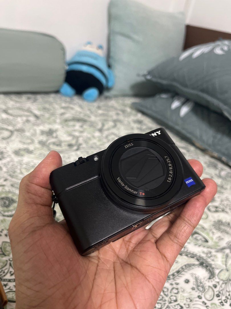 Sony RX100 III Digital Camera, Photography, Cameras on Carousell