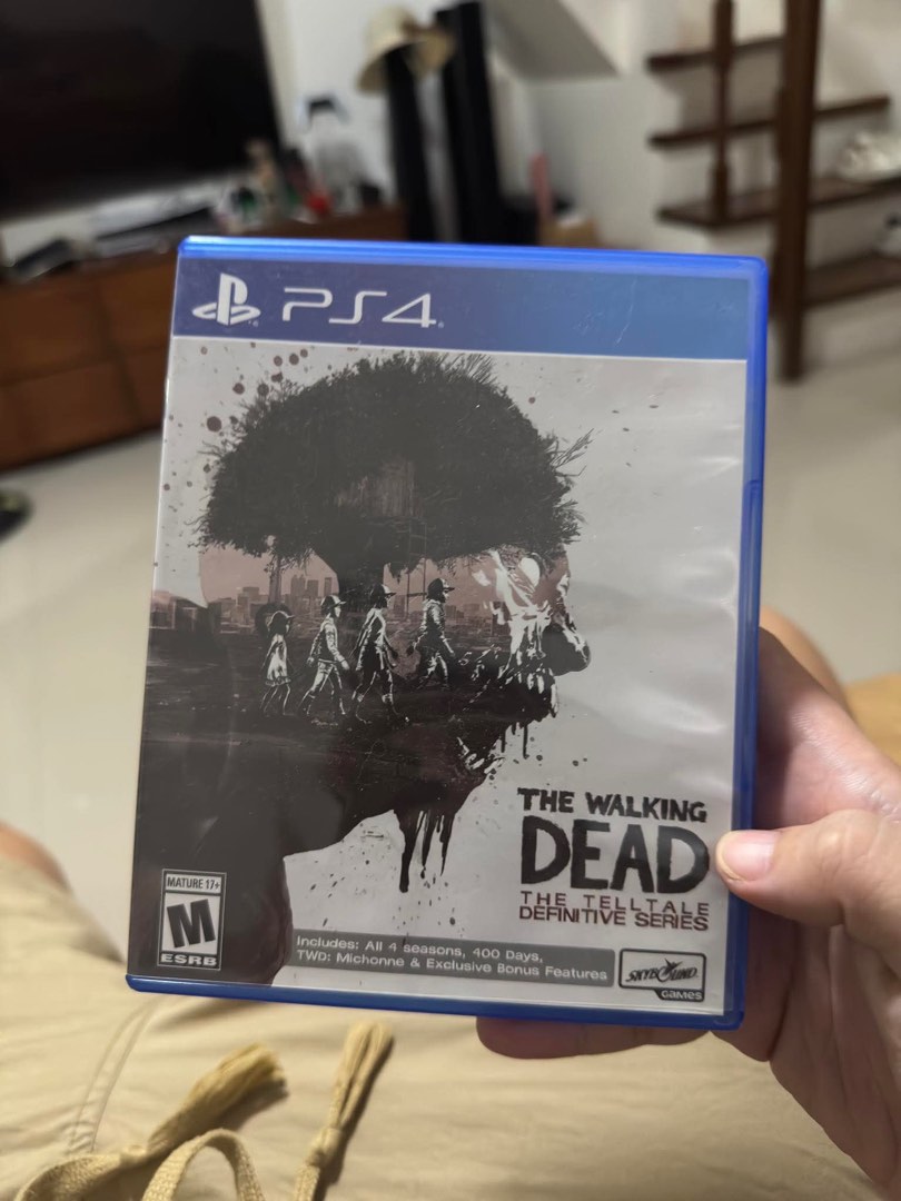 The Walking Dead: The Telltale Definitive Series (PS4), Video Gaming ...
