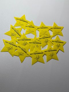 TXT yeonjun act:tomorrow 簽名星星換3, 興趣及遊戲, 收藏品及紀念品, 韓流 - Carousell