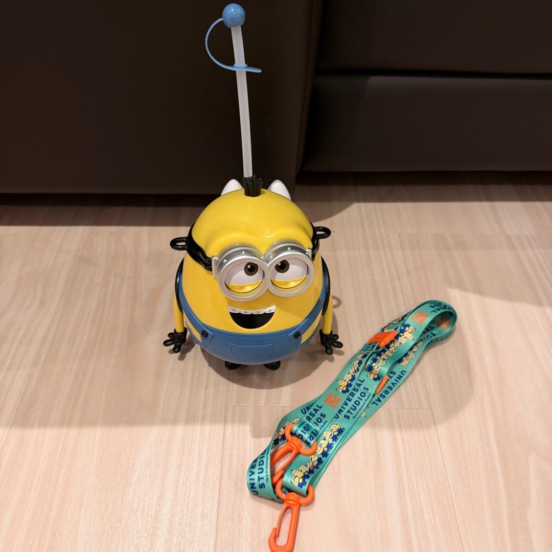 USJ MINION LAND WATER BOTTLE, Furniture & Home Living, Kitchenware & Tableware, Water Bottles ...