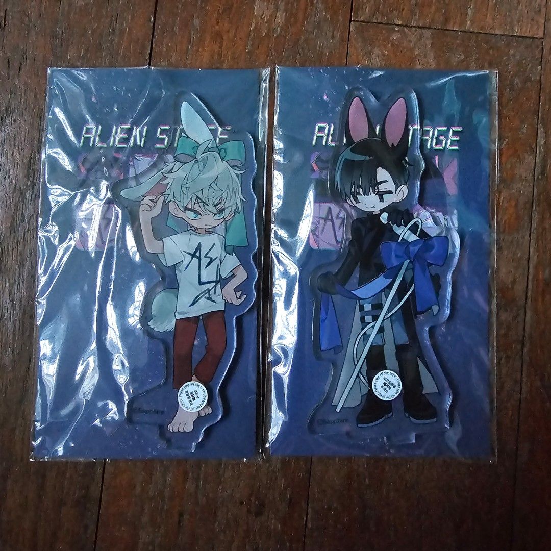 alien stage ivan till stands, Hobbies & Toys, Memorabilia & Collectibles, K-Wave on Carousell