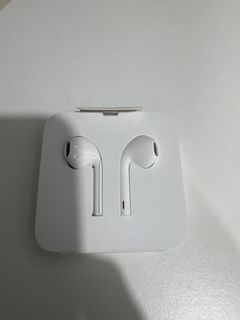 Apple EarPods with Lightning Connector, Audio, Earphones on Carousell