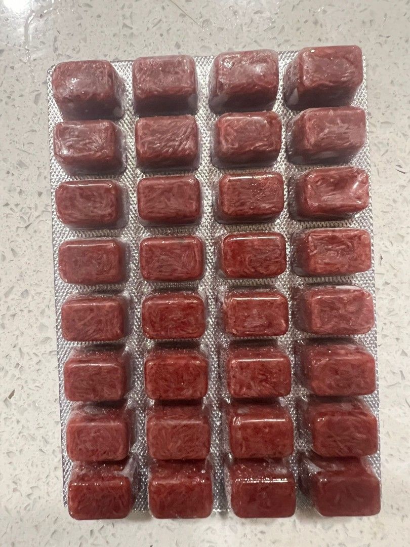 AquaM Frozen Blood Worms - 100g, Pet Supplies, Pet Food on Carousell