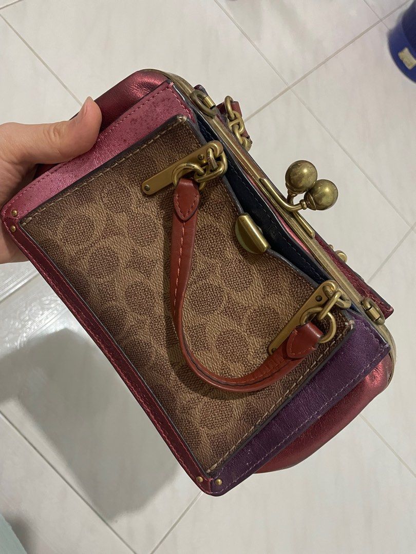 Coach Kisslock Frame Bag with Signature Print, Women's Fashion, Bags ...