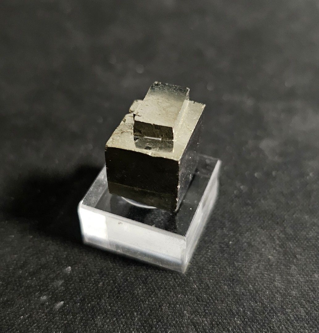 Cute Double cube growth Pyrite(Natural), Women's Fashion, Jewelry ...