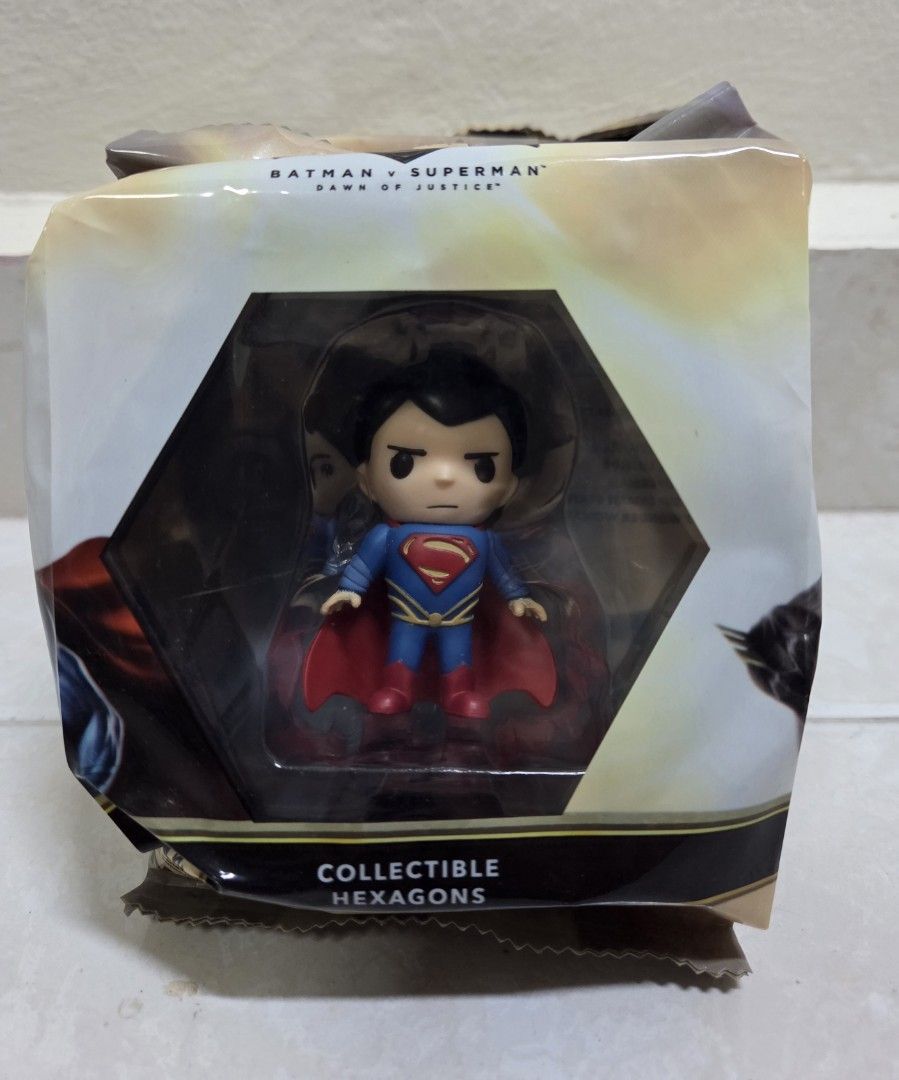 DC Comics "Batman v Superman: Dawn of Justice" Hexagon collectible ...
