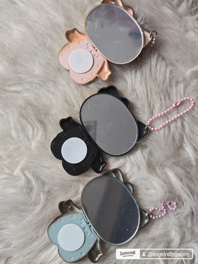 Hello Kitty Mirror Charm w Chain, Women's Fashion, Jewelry & Organisers ...