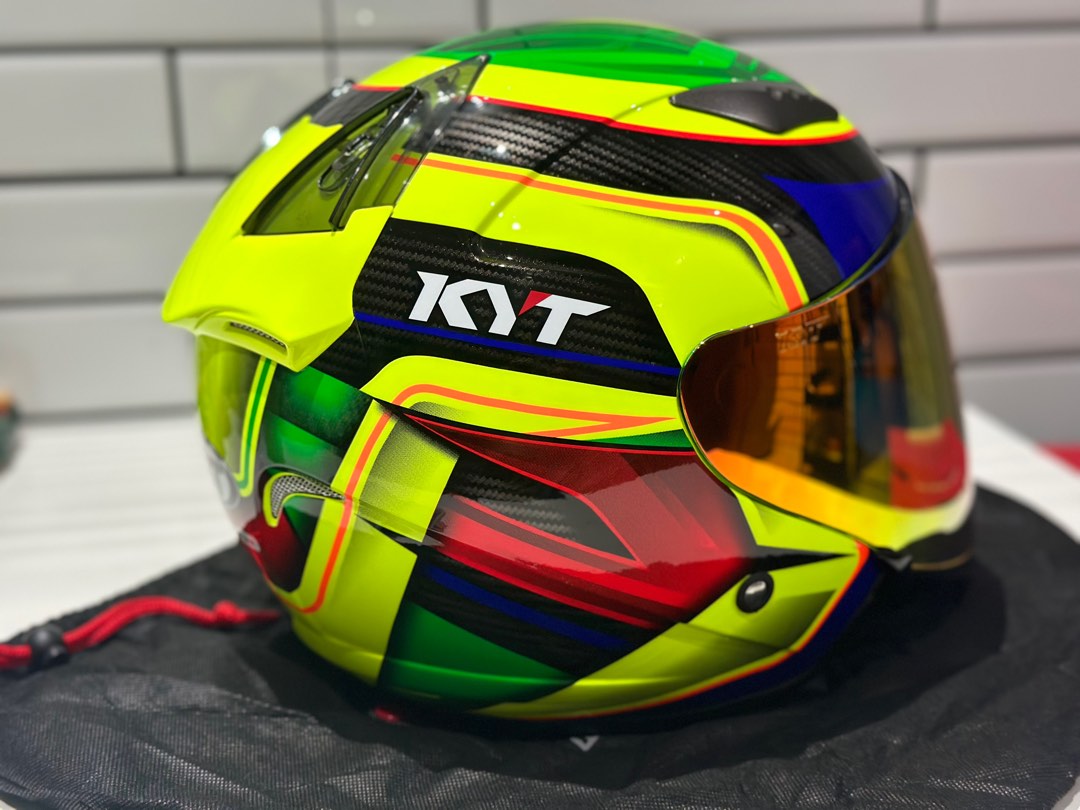KYT Hellcat Superflou Carbon Helmet, Motorbikes on Carousell