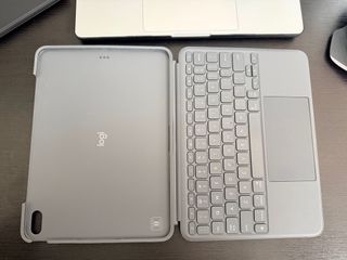 Logitech Combo Touch iPad Air 11” (M3/M2) / iPad Air 5th Gen, Mobile ...