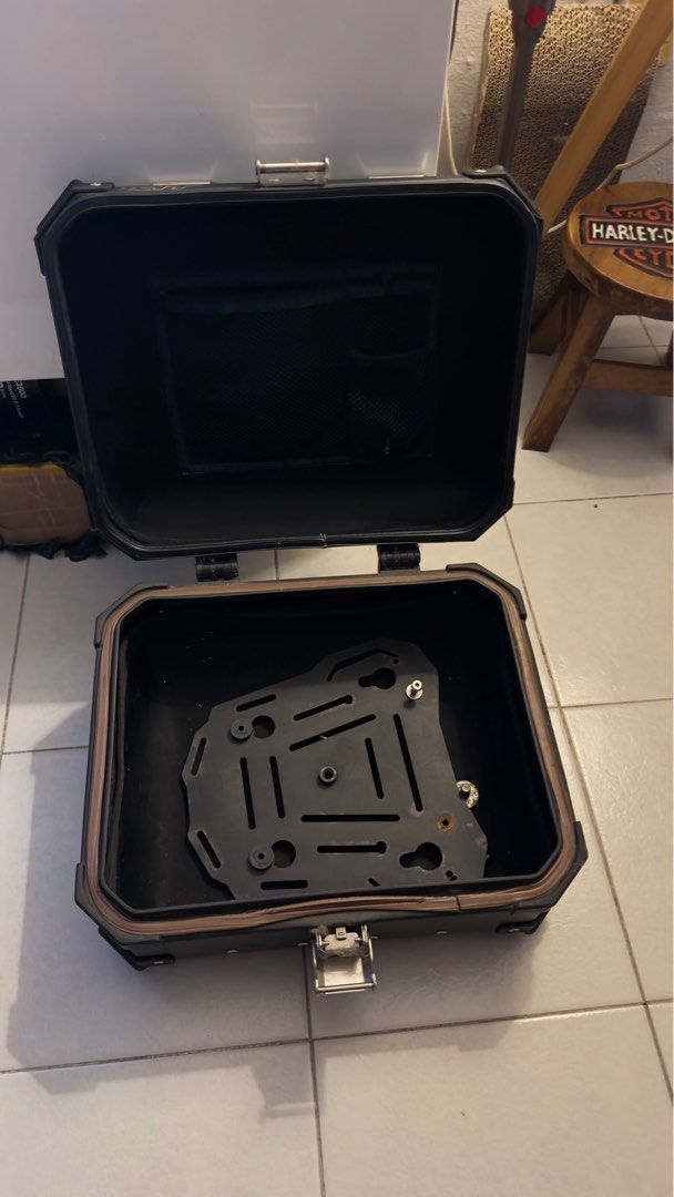 Metal Motorcycle Top Box with Mounting Plate, Motorcycles, Motorcycle ...