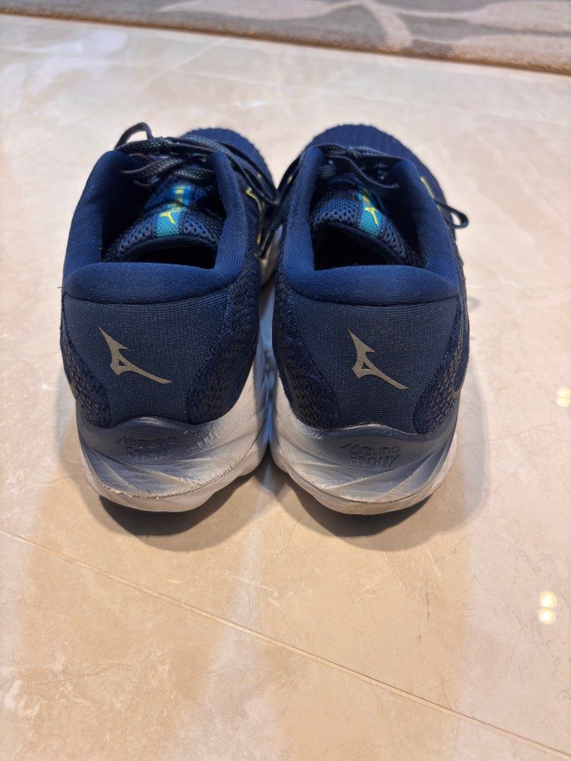 Mizuno Wave Rider 27 Running shoes, Men's Fashion, Footwear, Casual ...