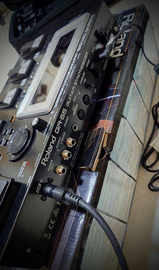 Roland GR-55 Guitar Synth, Hobbies & Toys, Musical Instruments on Carousell