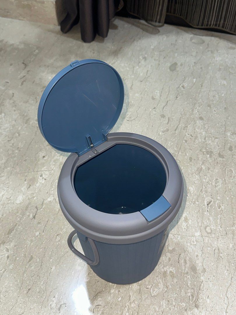 rubbish bin // trash bin, Furniture & Home Living, Cleaning & Homecare ...