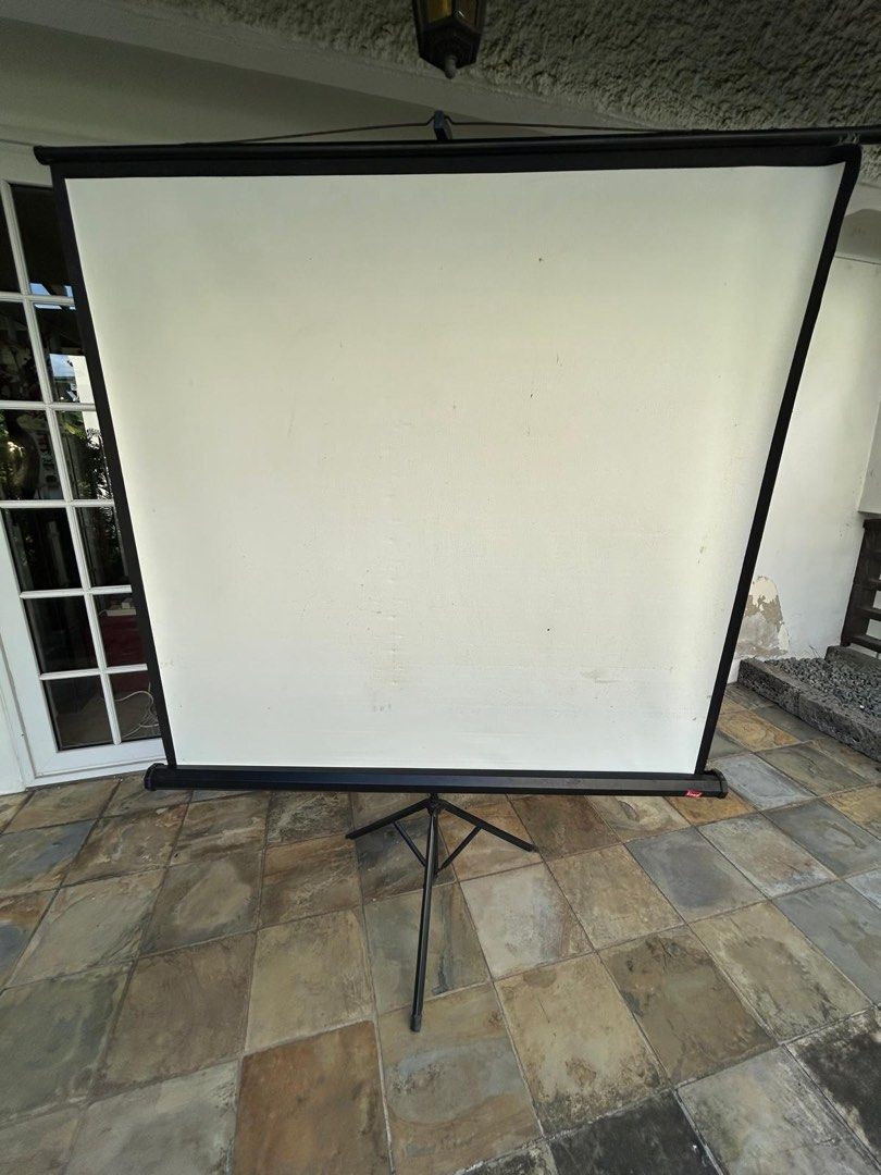 Tripod Projector Screen, TV & Home Appliances, TV & Entertainment ...