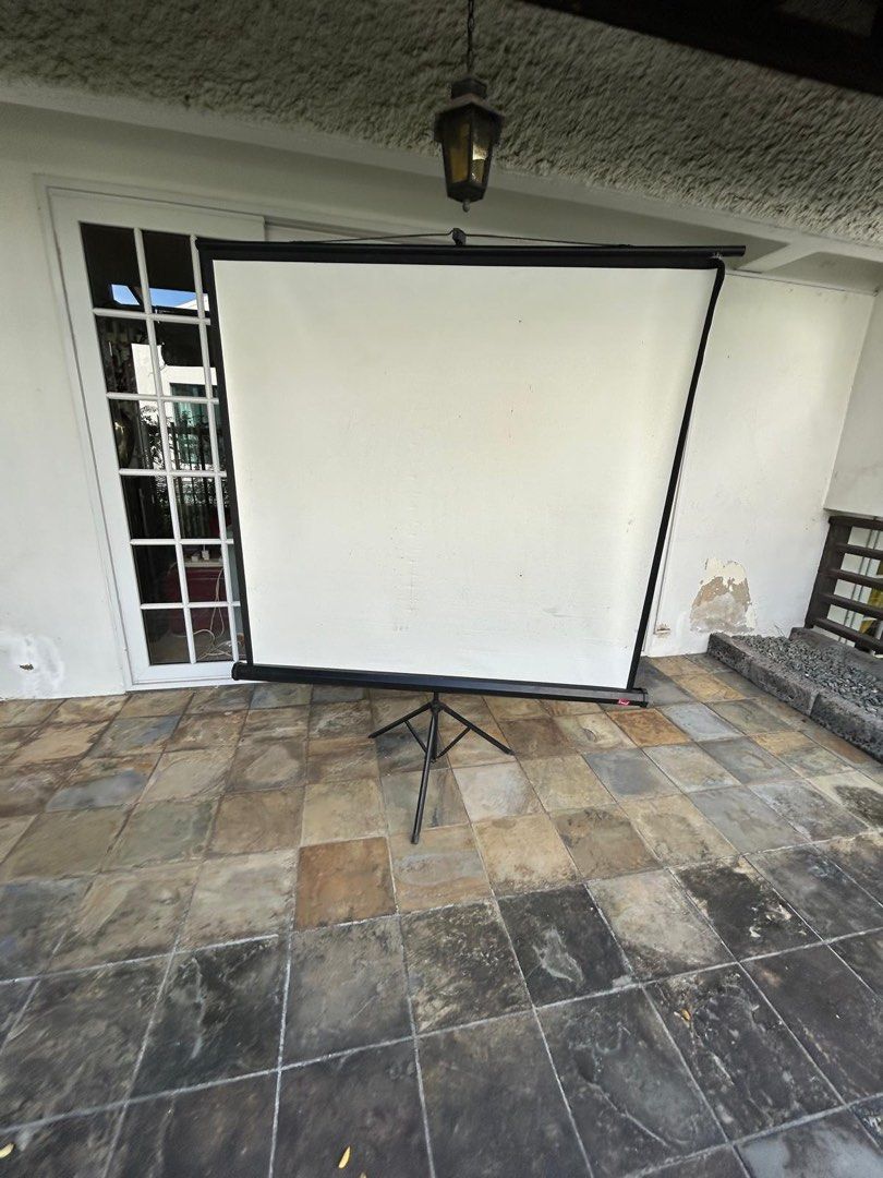 Tripod Projector Screen, TV & Home Appliances, TV & Entertainment ...