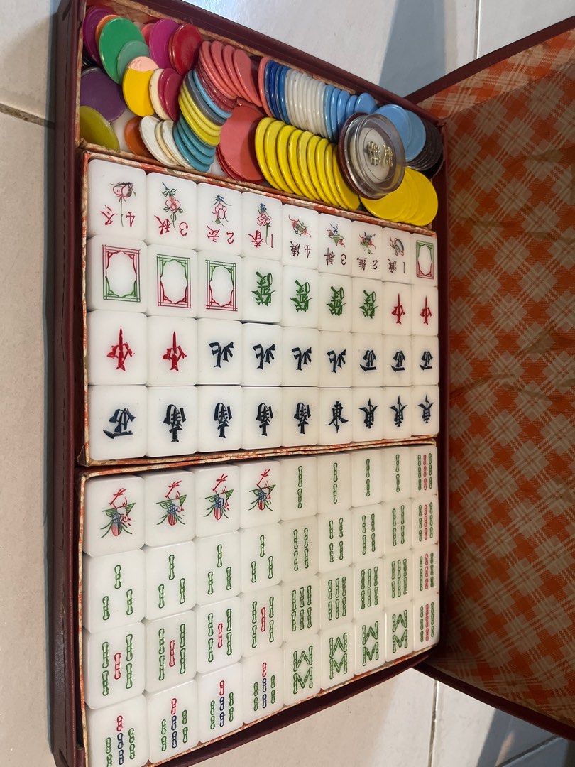Vintage Mahjong Set with Tiles and Chips, Hobbies & Toys, Toys & Games ...