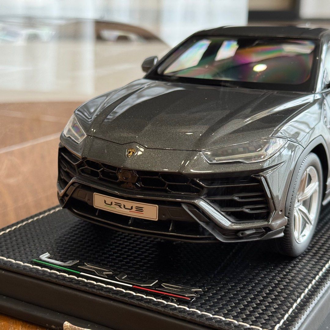 1/18 MR Models Lamborghini Urus same scale as Autoart LCD Motorhelix ...