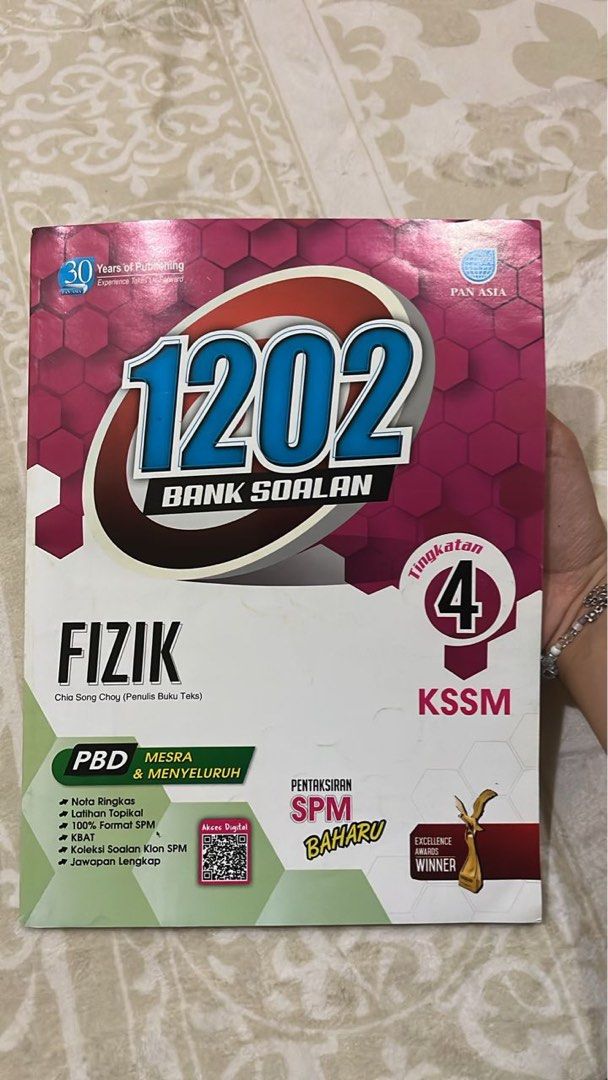 1202 Bank Soalan Fizik Tingkatan 4 KSSM, Hobbies & Toys, Books ...