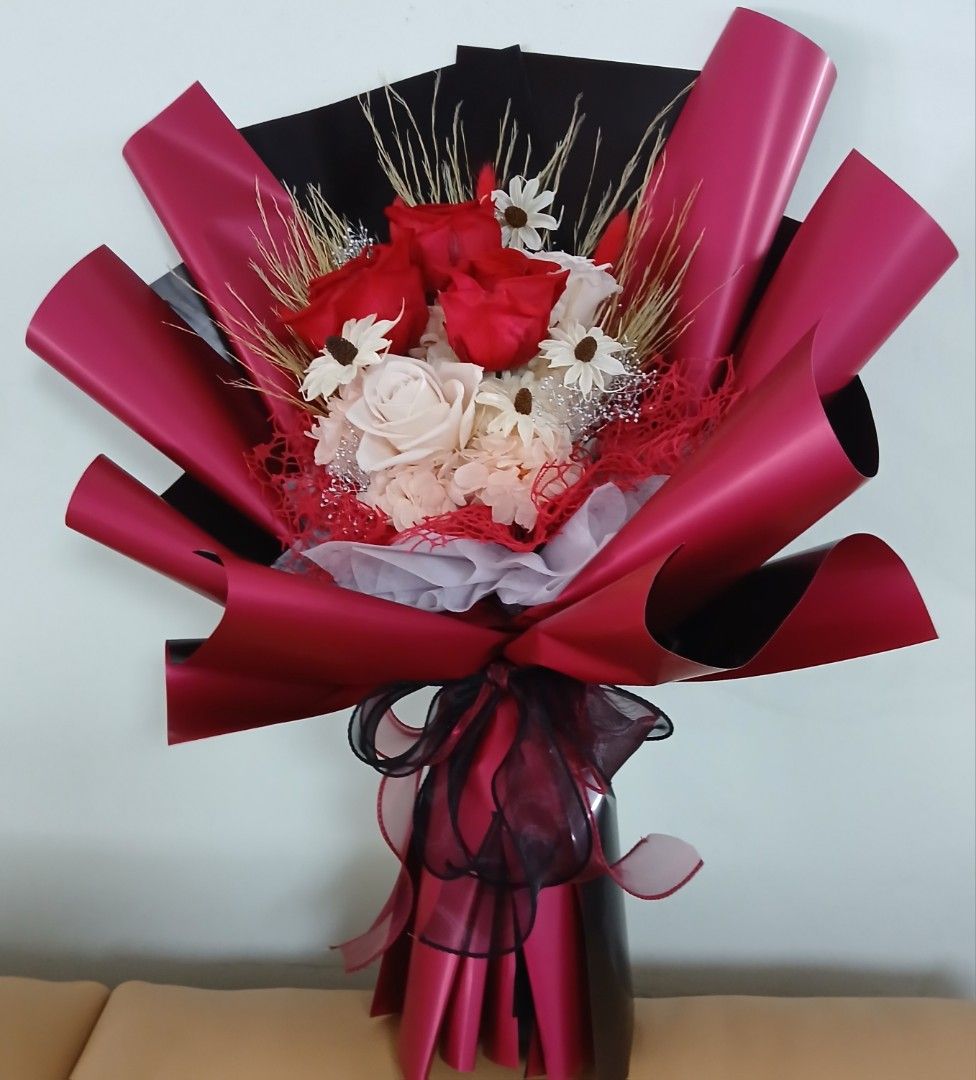 9 stalks preserved flowers bouquet (red theme), Hobbies & Toys, Flowers ...