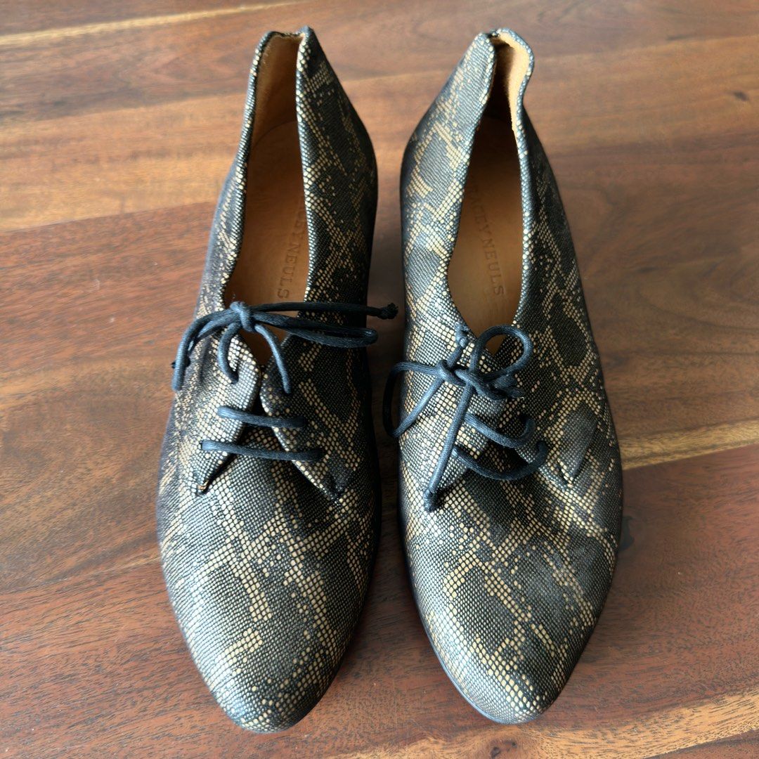 🇵🇹 Tracey Neuls Black & Gold Snake Print Rubber Sole Lace-Up Heels ...