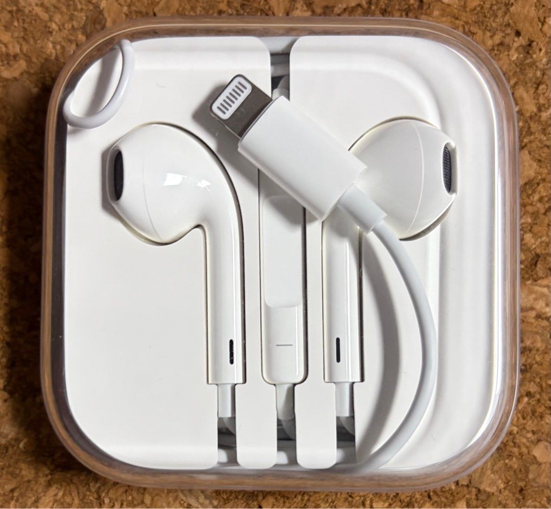 Apple EarPods with Lightning Connector - Brand New, Audio, Earphones on ...