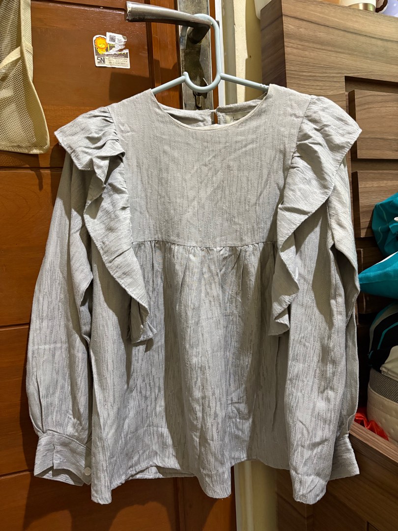 Blouse, Fesyen Wanita, Pakaian Wanita, Atasan di Carousell