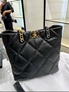 💯🌟CHANEL BEAUTE LARGE TOTE BAG🌟, Luxury, Bags & Wallets on Carousell