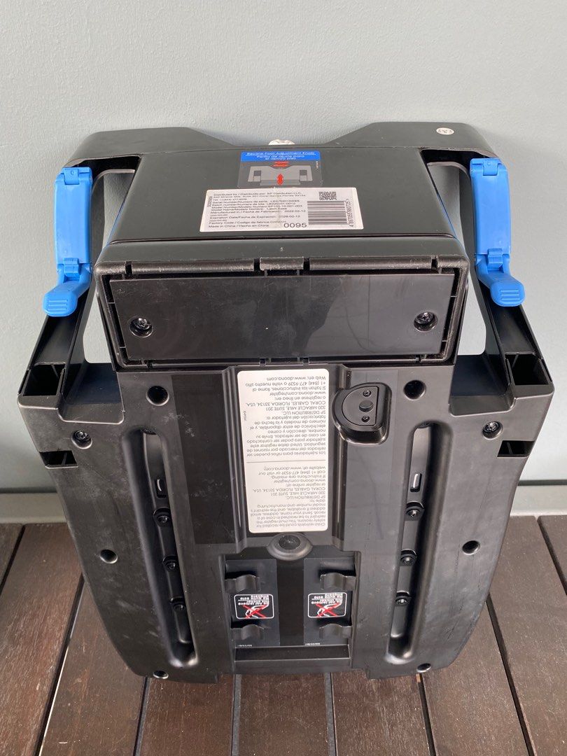 Doona Latch Base, Babies & Kids, Going Out, Car Seats on Carousell