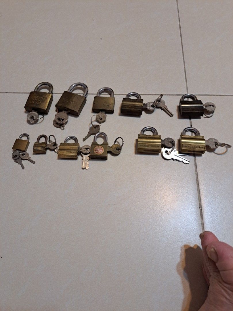 door Lock, Sports Equipment, Sports & Games, Kites on Carousell