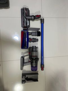 Dyson V8 Cordless Vacuum Cleaner - Complete Set, TV & Home Appliances ...