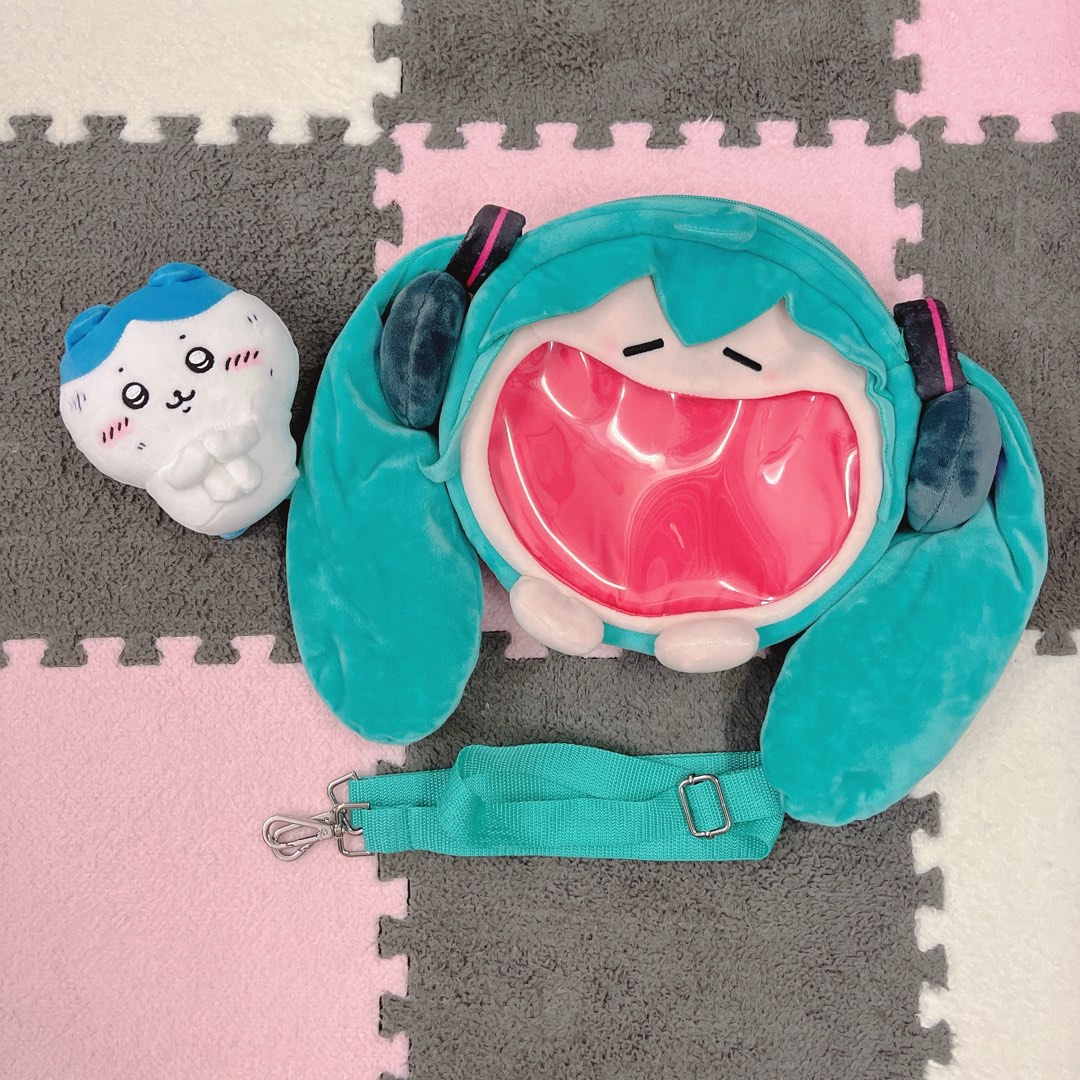 Hatsune Miku Ita Crossbody Bag (Official), Hobbies & Toys, Memorabilia ...