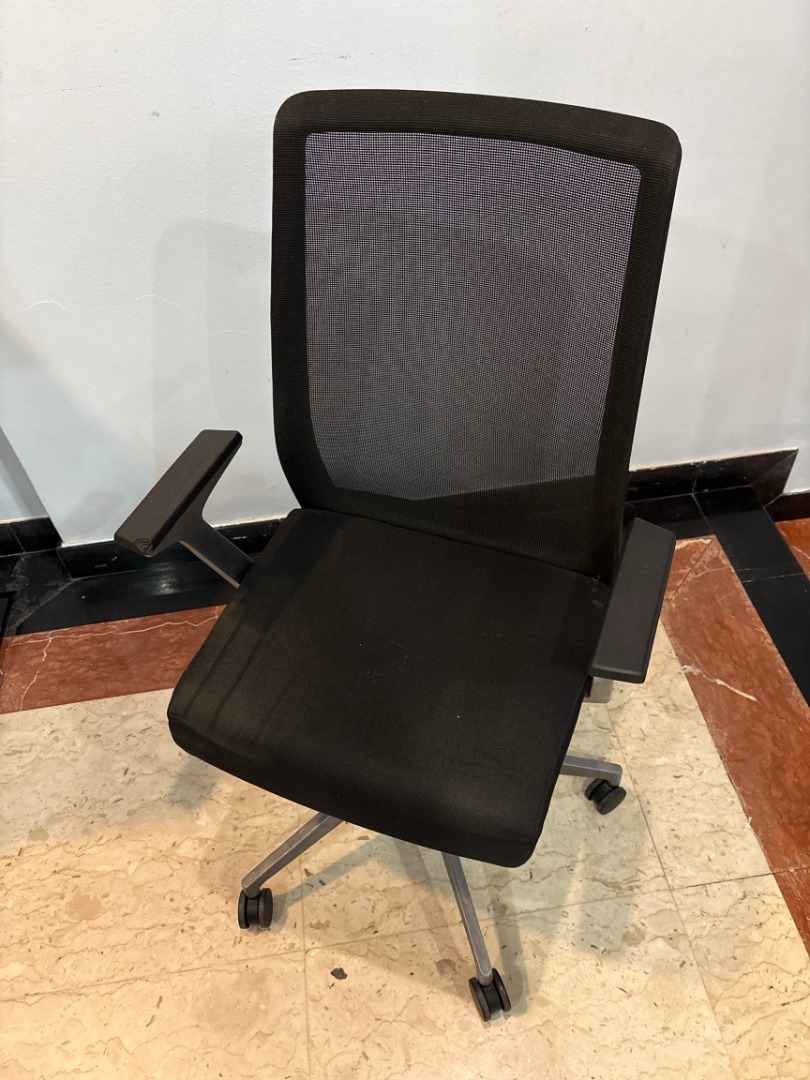 Haworth Ergonomic Mesh Office Chair (Black), Furniture & Home Living ...