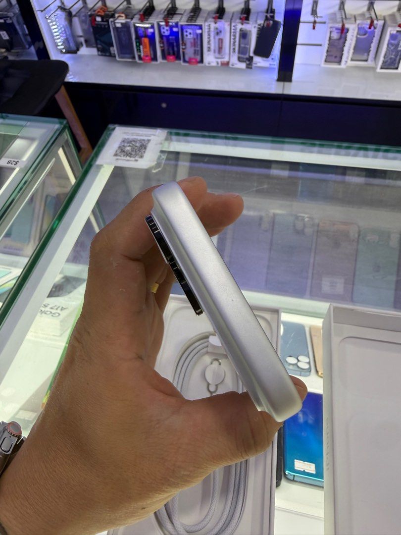 iPhone 17 Pro Max Silver 256GB, Mobile Phones & Gadgets, Mobile Phones ...