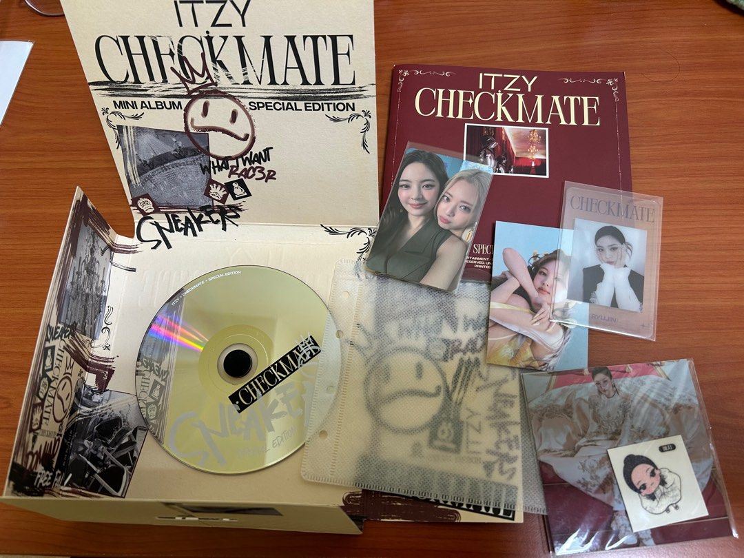 ITZY Checkmate Mini Album Special Edition, Hobbies & Toys, Memorabilia ...