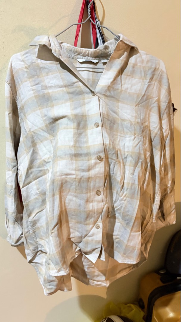 kemeja uniqlo, Fesyen Wanita, Pakaian Wanita, Atasan di Carousell