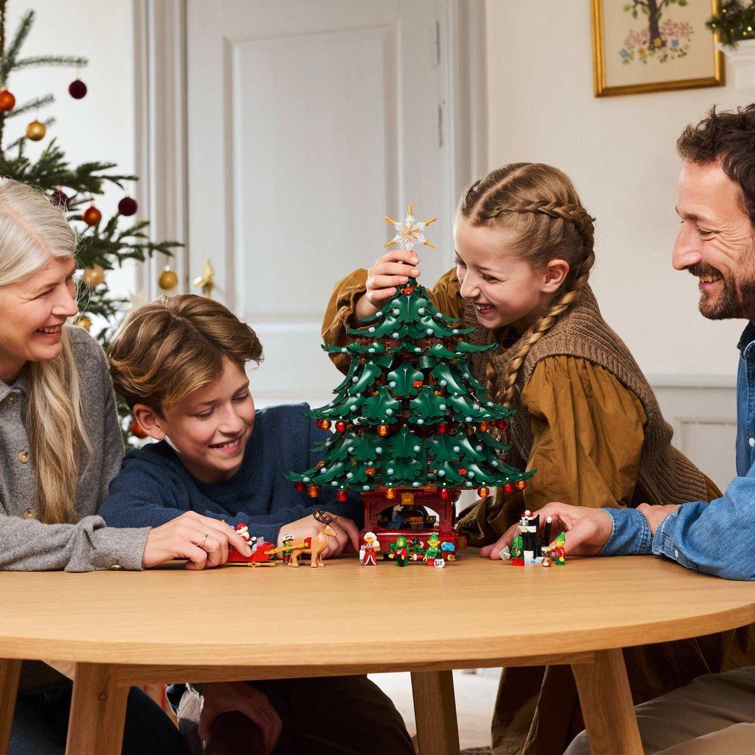 LEGO 41843 Family Christmas Tree, Hobbies & Toys, Toys & Games on Carousell