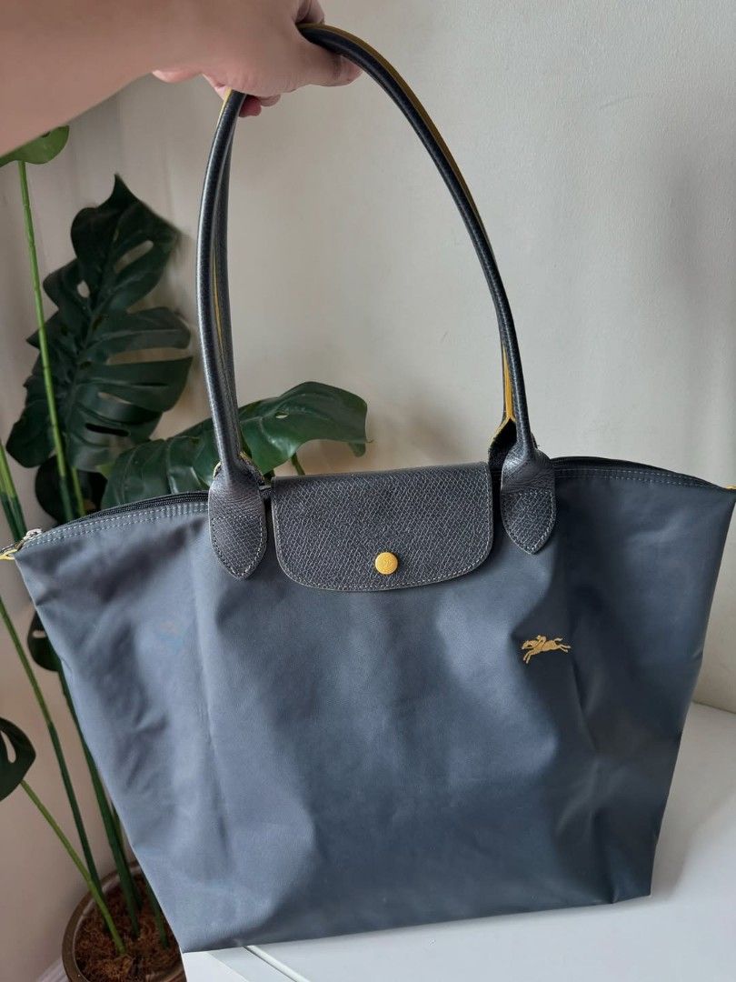 Longchamp black bag Size M/L Bag, Free home delivery or self pick up in ...