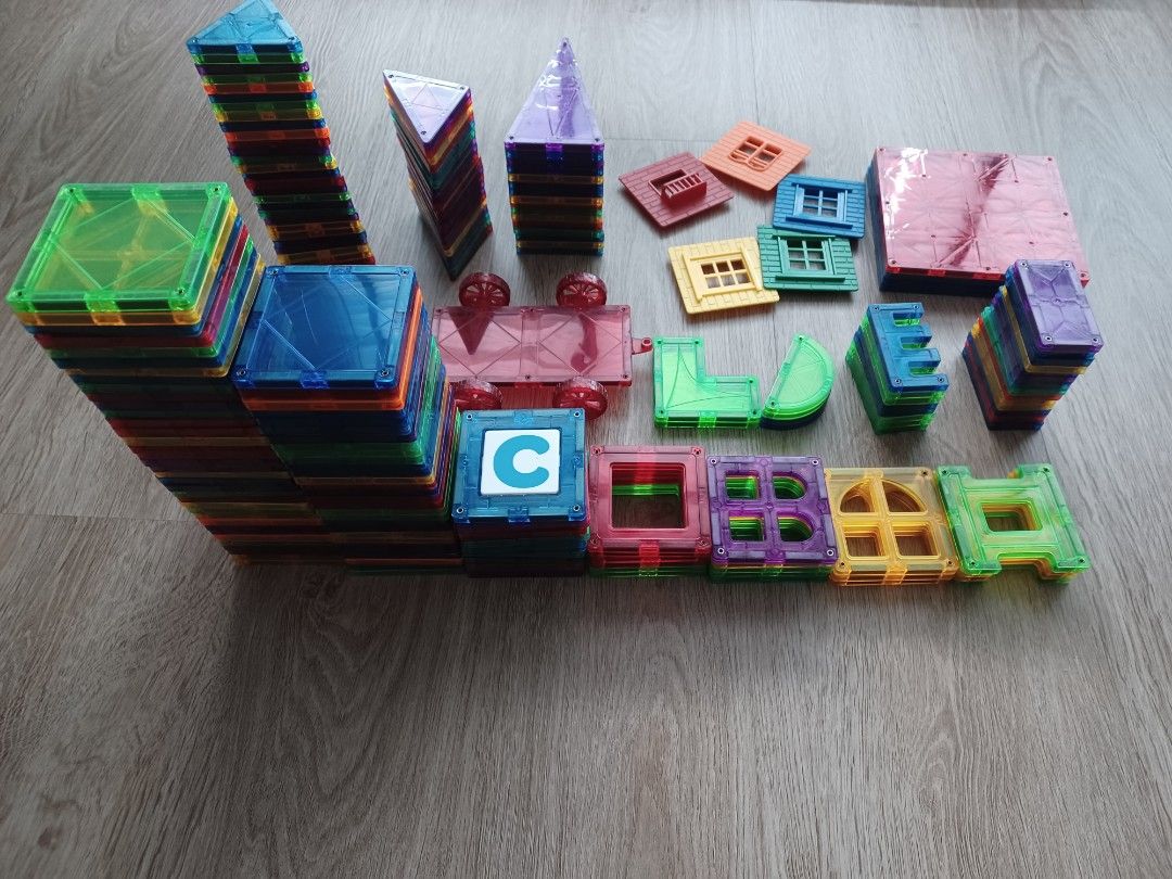 Magna-Tiles Magnetic Building Blocks 150+ pieces, Hobbies & Toys, Toys ...