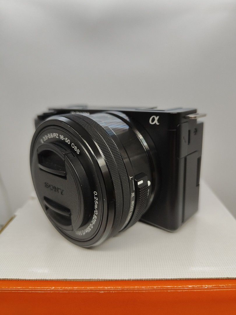 Mint! Sony ZV-E10 with 16-50mm OSS lens, Photography, Lens & Kits on ...