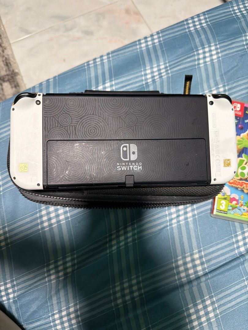 Nintendo Switch OLED - Zelda Edition + Yoshi's Crafted World, Video ...