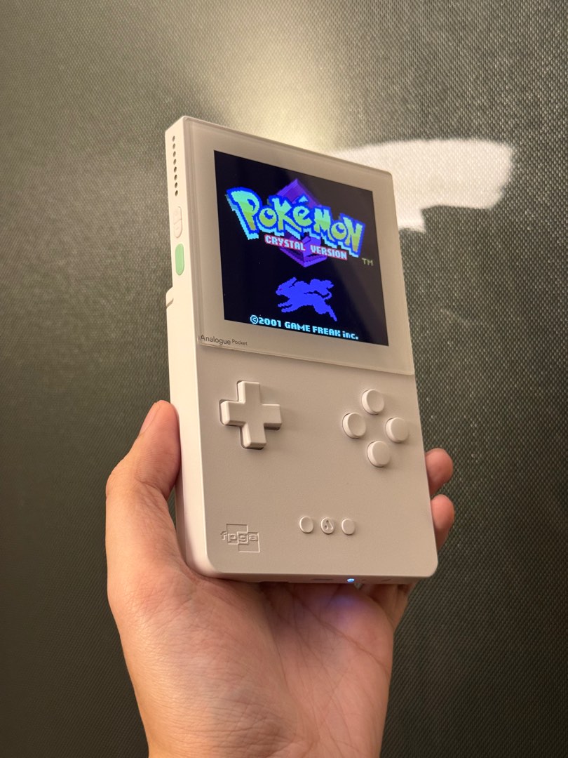 [ON-HAND] Analogue Pocket (White) with dock, acrylic display case, and ...