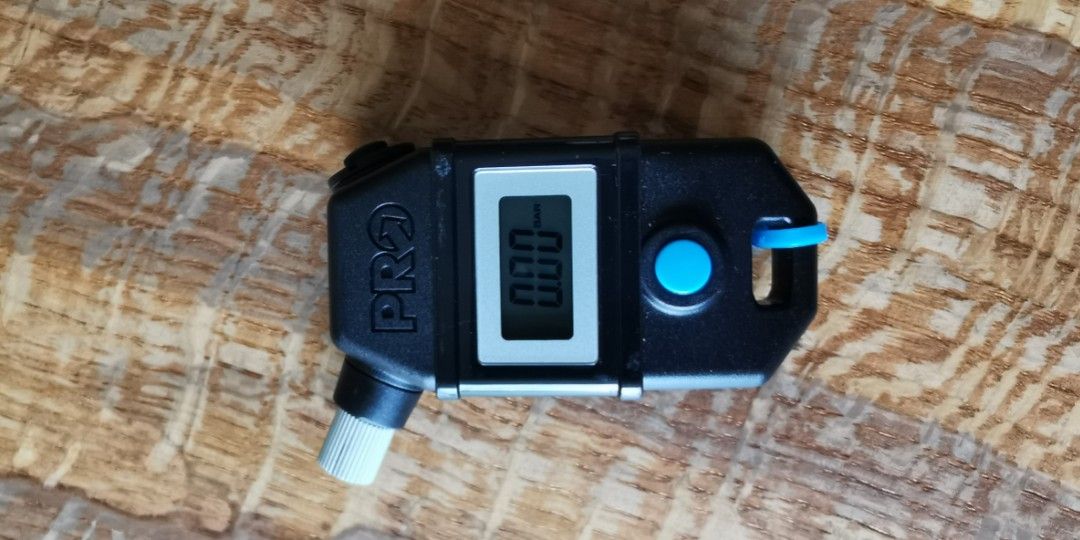 PRO digital pressure sensor, Sports Equipment, Bicycles & Parts, Parts & Accessories on Carousell