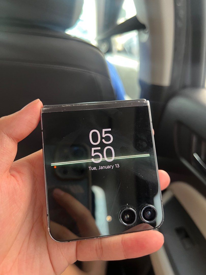 Samsung Flip 5 8/256 GB line and dot, Mobile Phones & Gadgets, Mobile ...