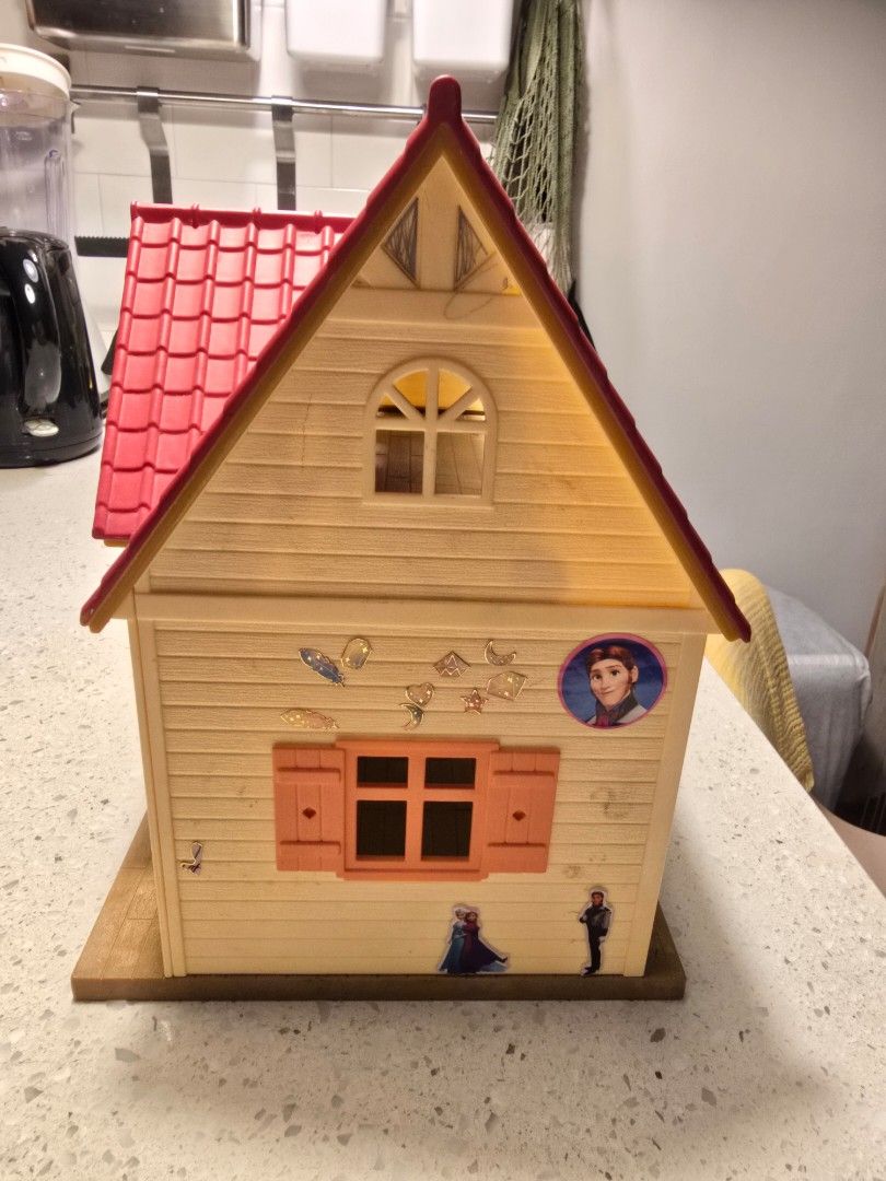 Sylvanian Families red roof cottage, Hobbies & Toys, Toys & Games on ...