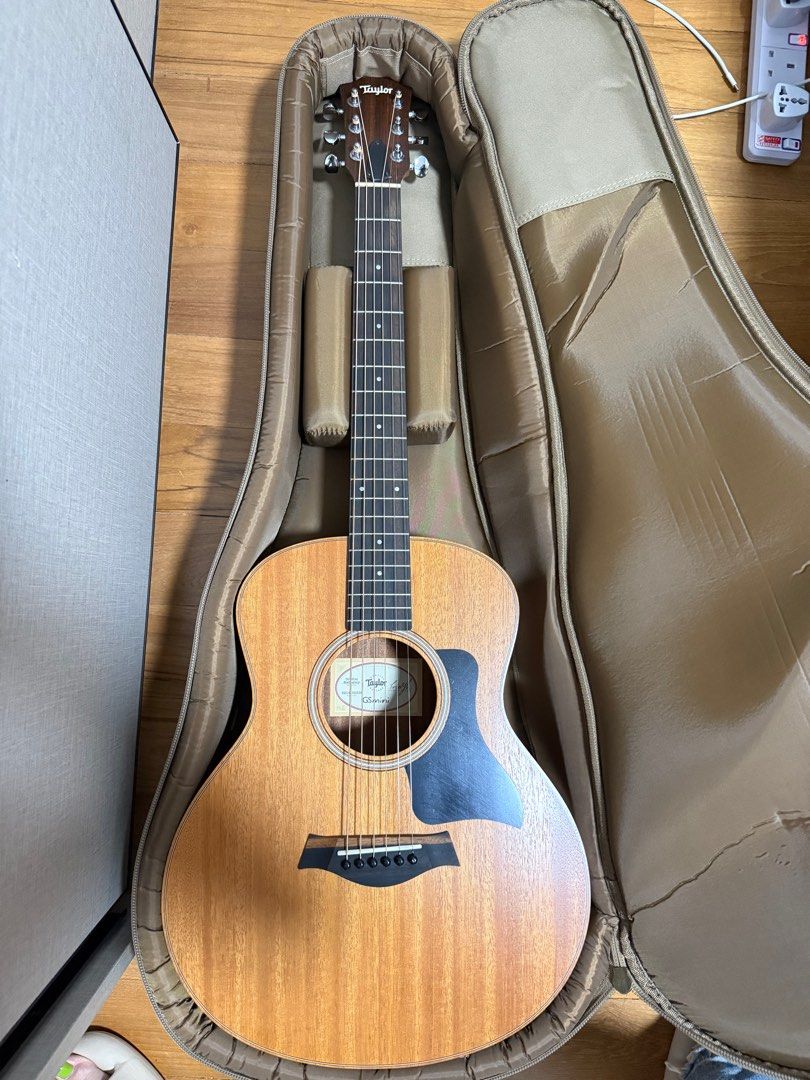 Taylor GS Mini Mahogany Acoustic Guitar, Hobbies & Toys, Musical ...