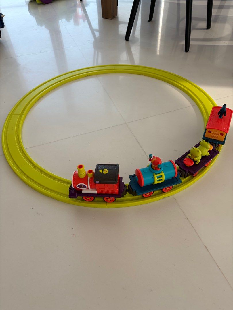 Toy Train Set with Track, Hobbies & Toys, Toys & Games on Carousell