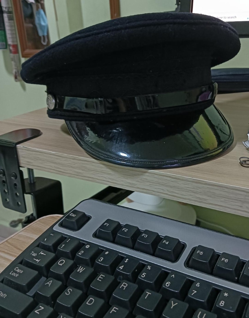 VINTAGE BLACK PEAK CAP, Men's Fashion, Watches & Accessories, Caps ...