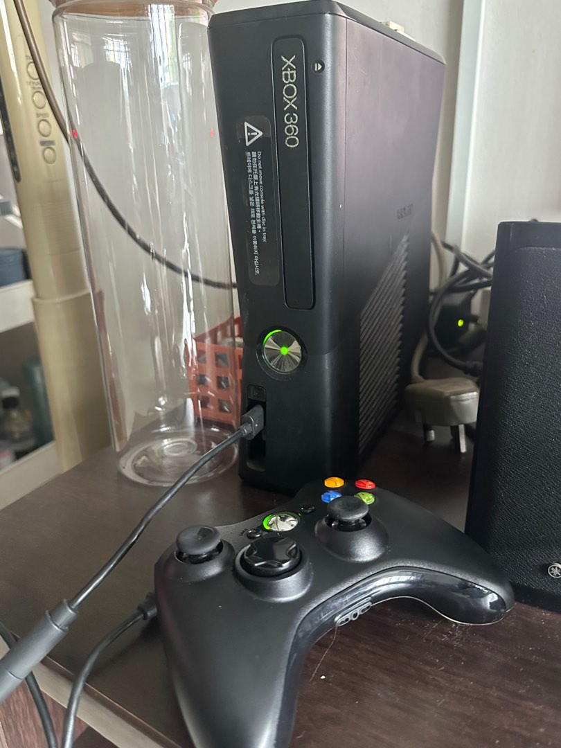 Xbox 360 with Kinect + 1x wired controller + 11 game titles, Video ...