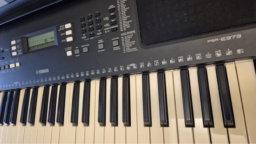 Yamaha PSR-E373 Portable Keyboard, Hobbies & Toys, Musical Instruments ...